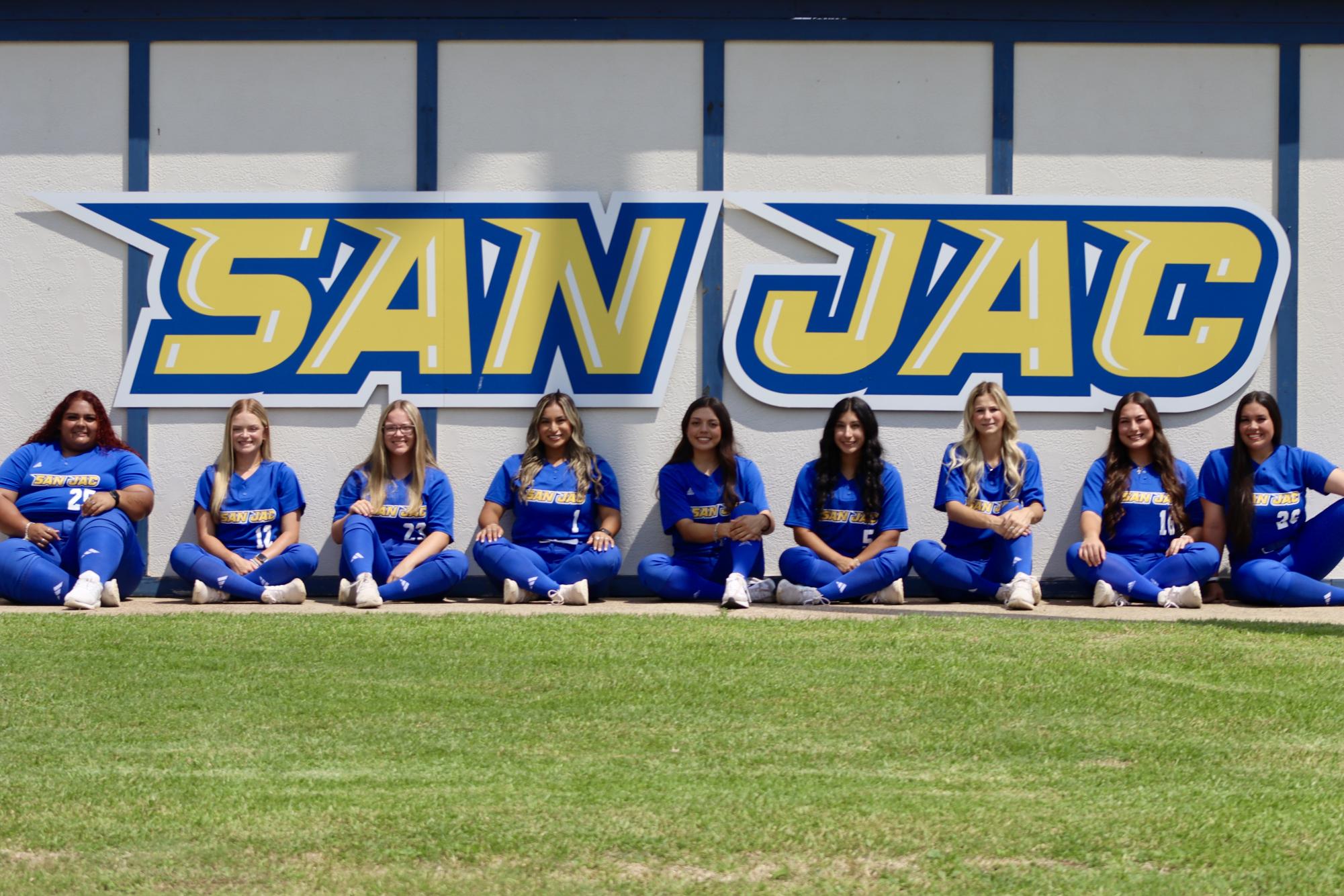 Coach Kelly Saenz Leads Ravens into a New Season – San Jacinto Times